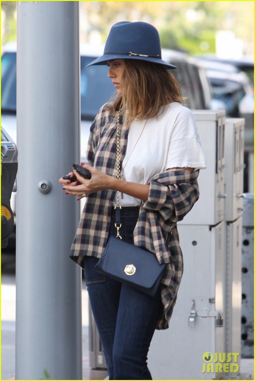 Jessica Alba & Cash Warren Say An Adorable Goodnight To Their Daughters ...