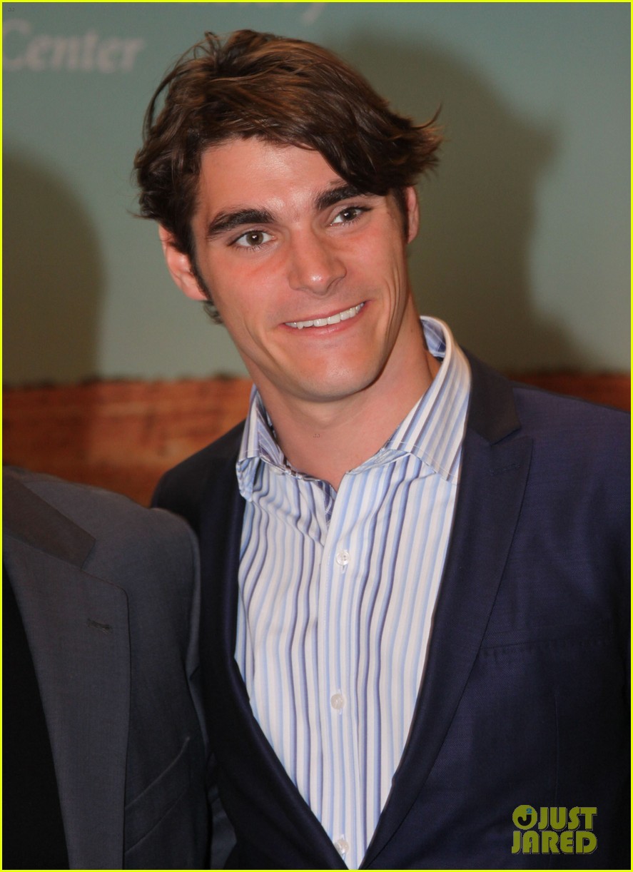 Photo: breaking bad museum donation 19 | Photo 3505981 | Just Jared ...