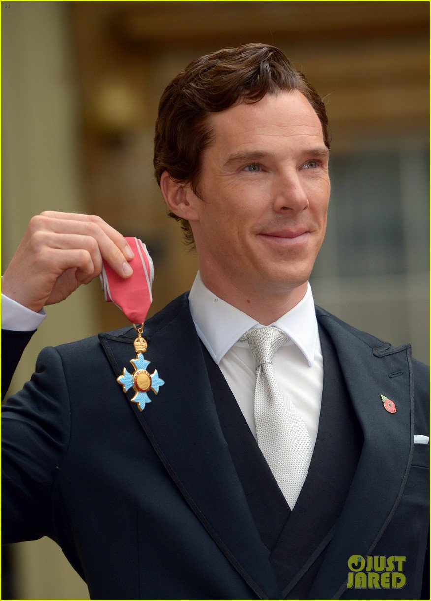 Benedict Cumberbatch Honored By Queen Elizabeth II: Photo 3504987 ...