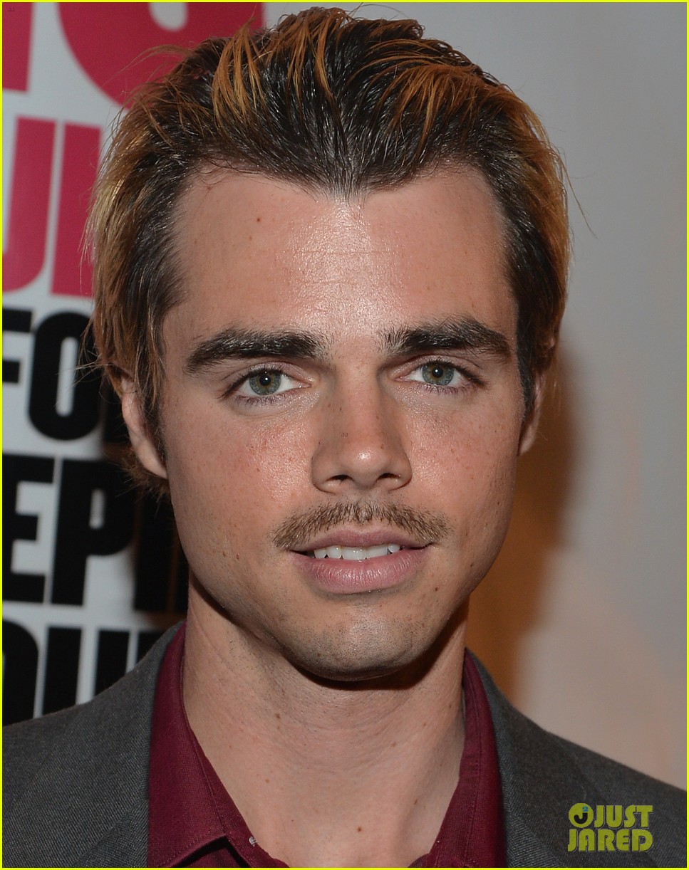 Modern Family's Reid Ewing Admits to Plastic Surgery Addiction Due to ...