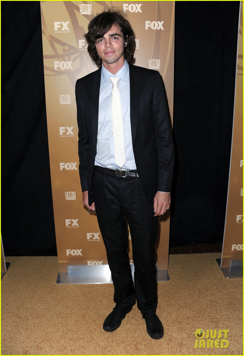 Modern Family's Reid Ewing Admits to Plastic Surgery Addiction Due to ...