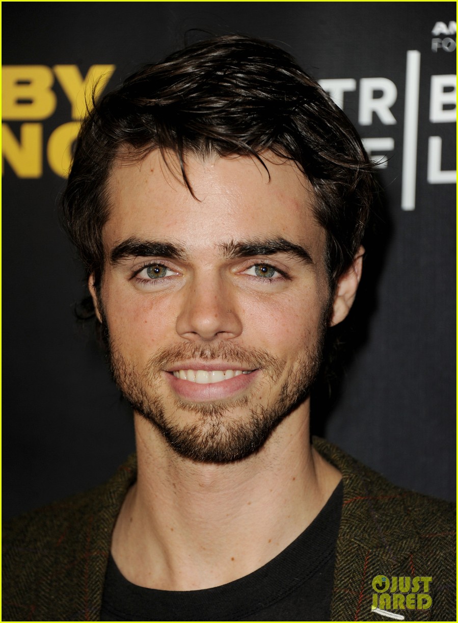 Modern Family's Reid Ewing Admits to Plastic Surgery Addiction Due to ...
