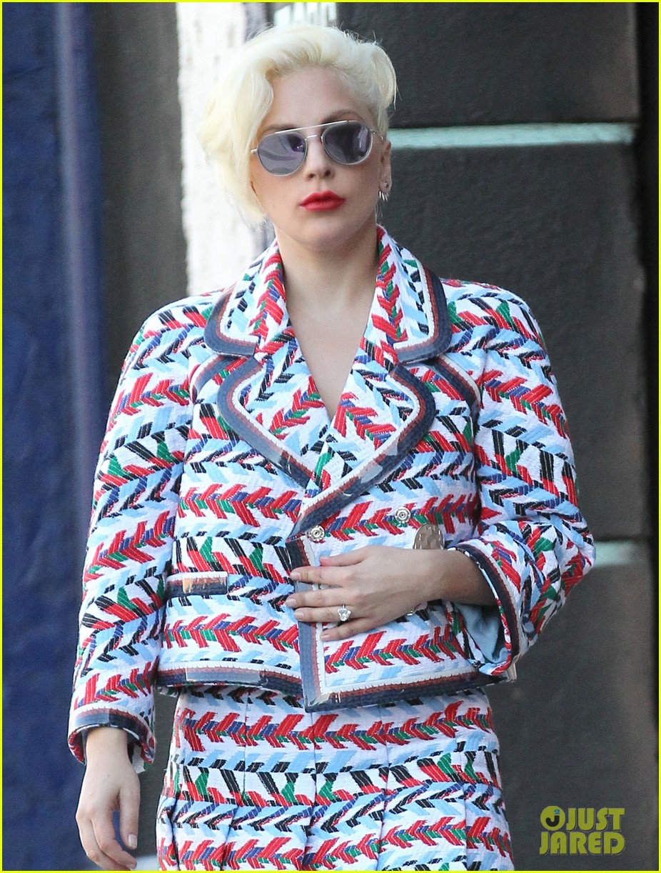 Lady Gaga Calls Out UFC Fighter Ronda Rousey for Not Touching Gloves ...