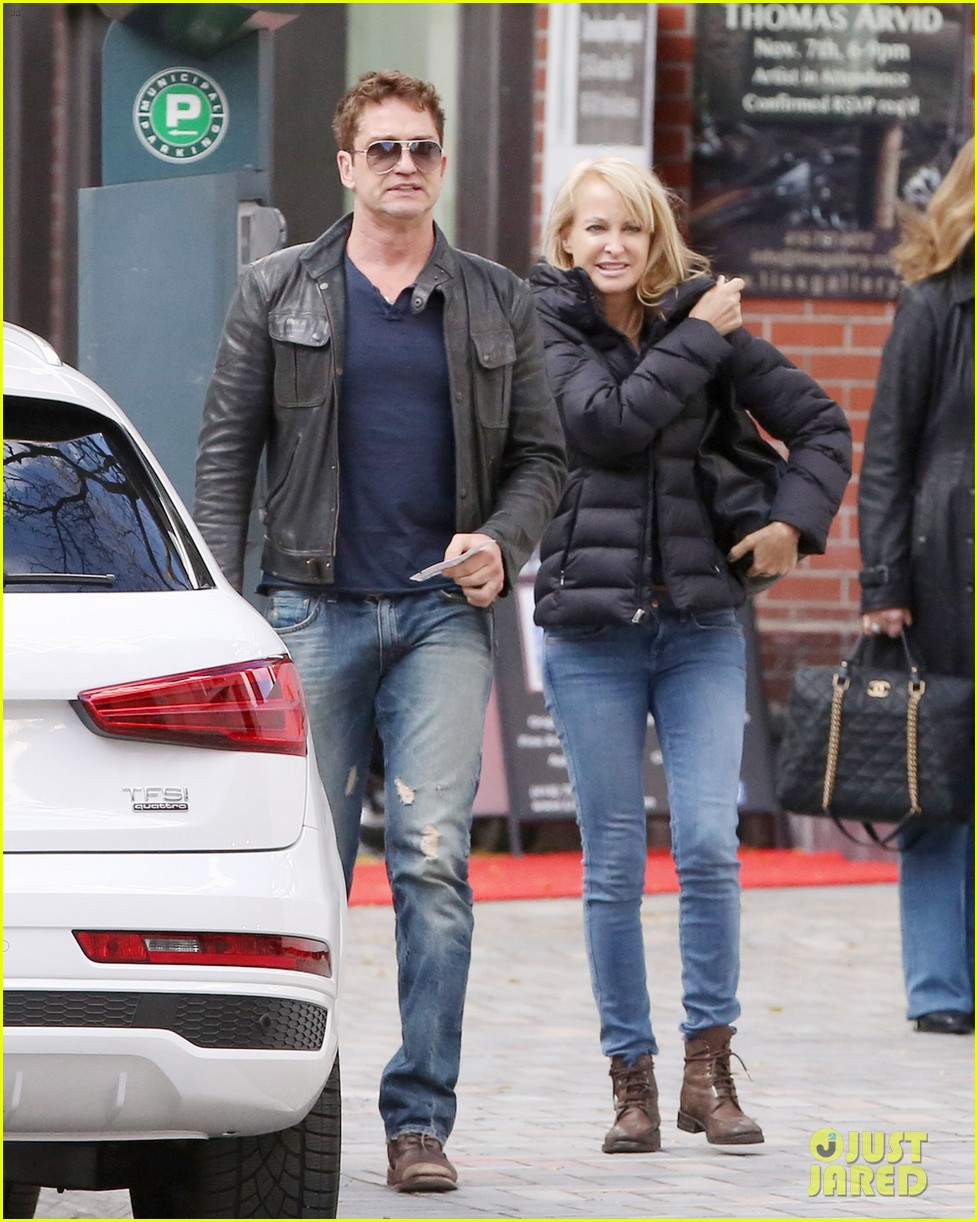 Gerard Butler Rocks a Clean Shave for Lunch in Toronto: Photo 3503061 ...