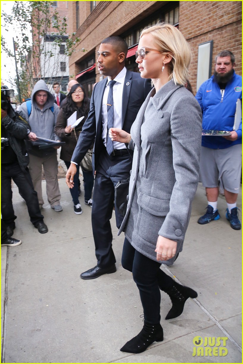 Jennifer Lawrence Wore the Craziest Outfit Ever on 'Fallon': Photo ...