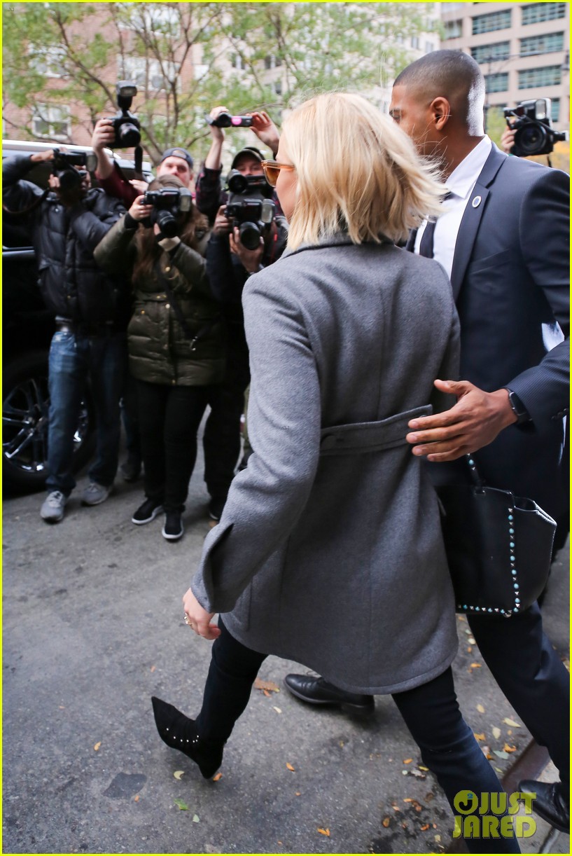 Jennifer Lawrence Wore the Craziest Outfit Ever on 'Fallon': Photo ...