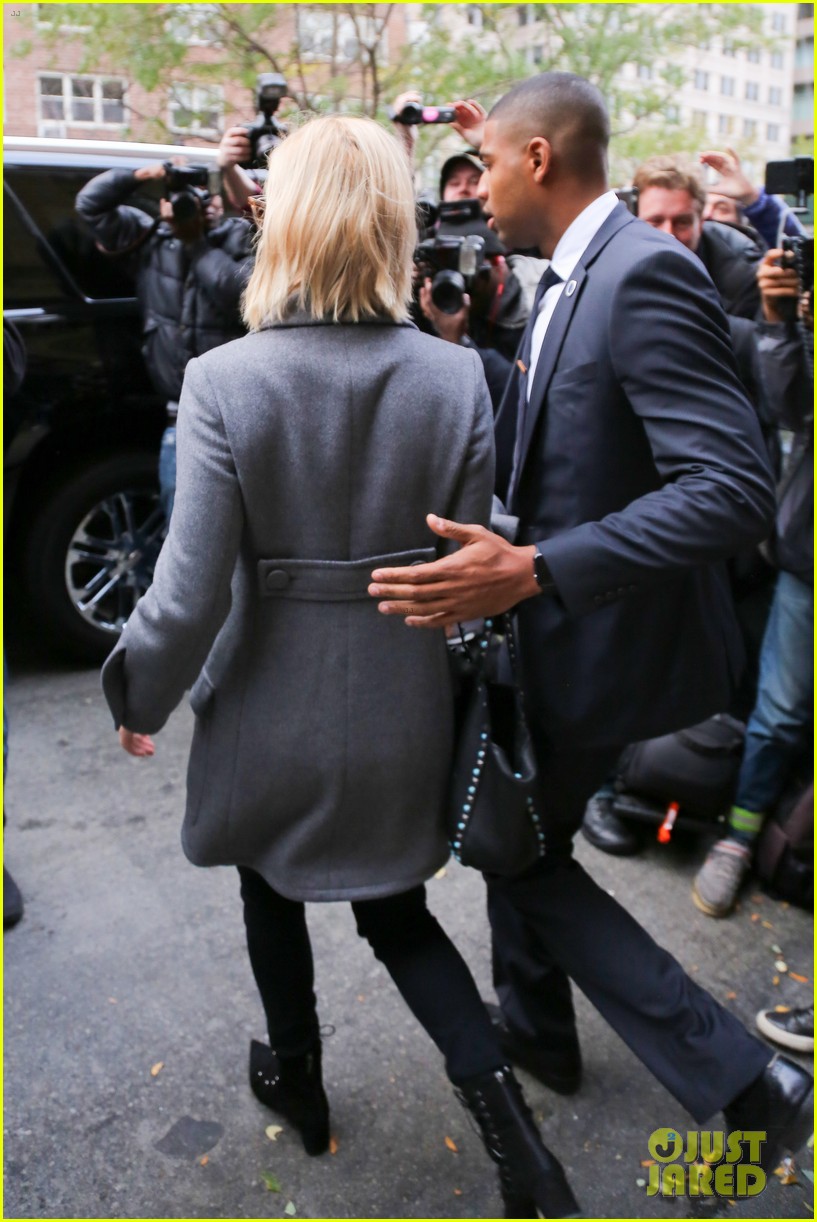 Jennifer Lawrence Wore the Craziest Outfit Ever on 'Fallon': Photo ...