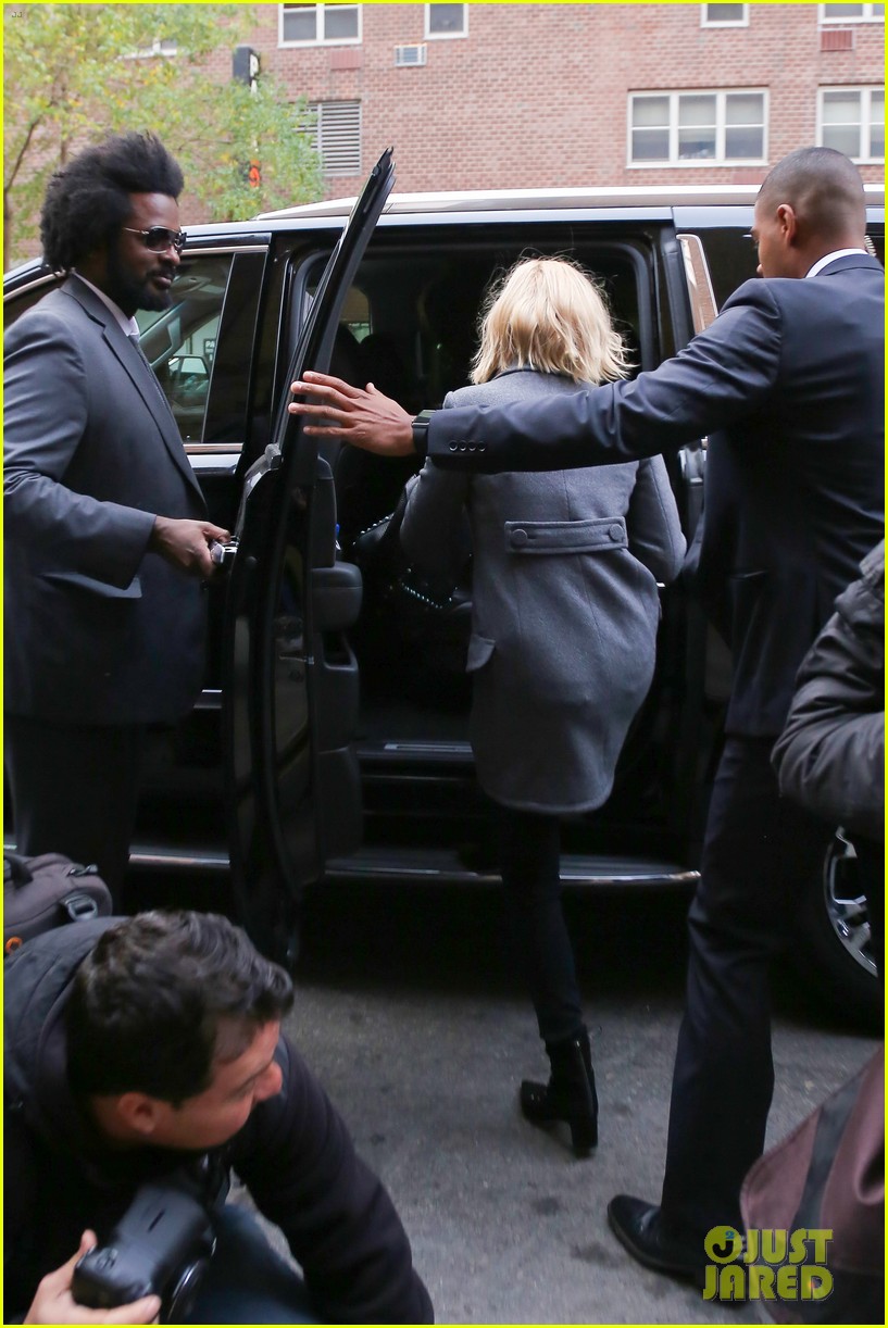 Jennifer Lawrence Wore the Craziest Outfit Ever on 'Fallon': Photo ...