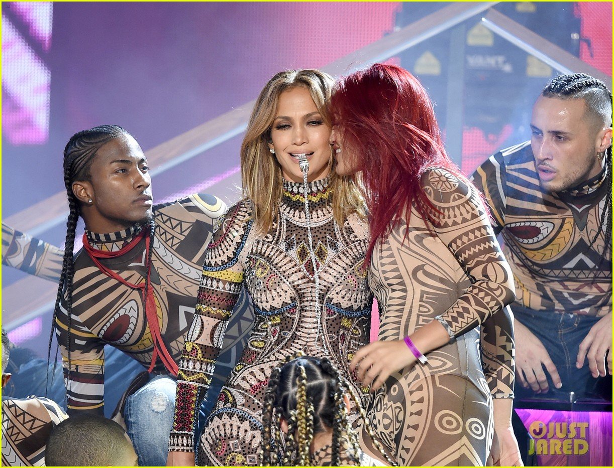 Jennifer Lopez Dances to 2015’s Biggest Songs for AMAs Opening (Video ...