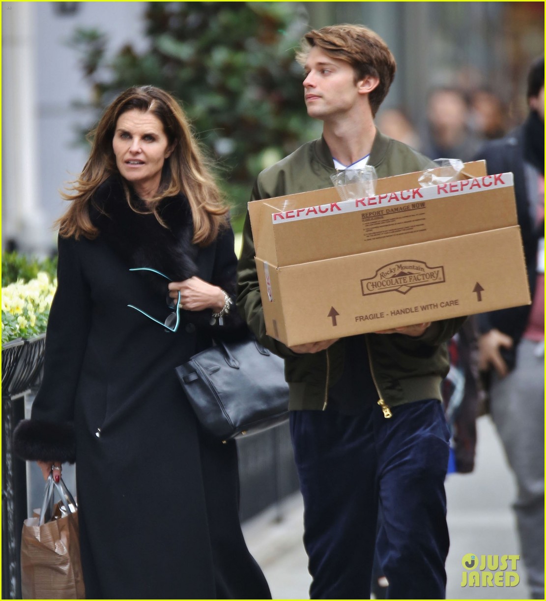 Patrick Schwarzenegger & Maria Shriver Make Deliveries Together In Los ...