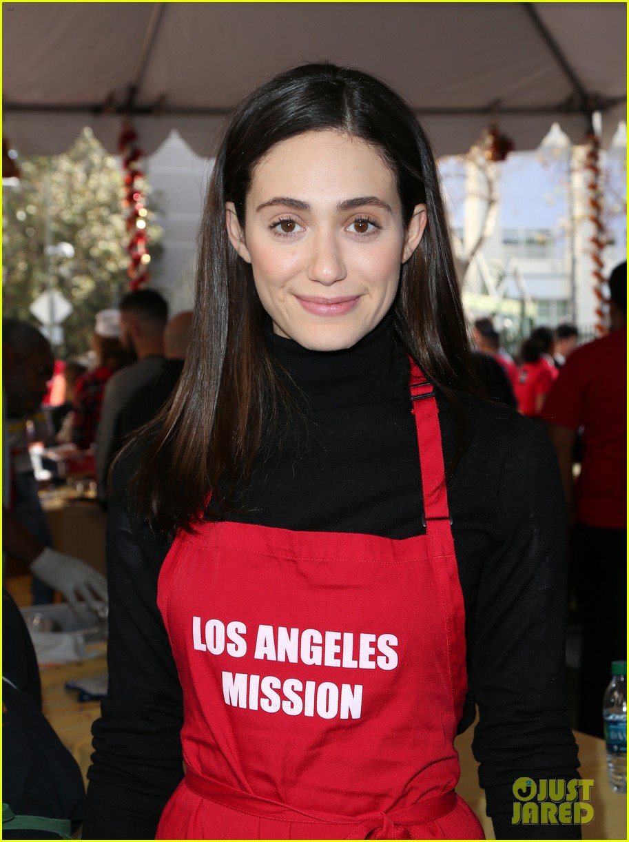 Emmy Rossum Serves Up Thanksgiving Meals to the Homeless : Photo ...