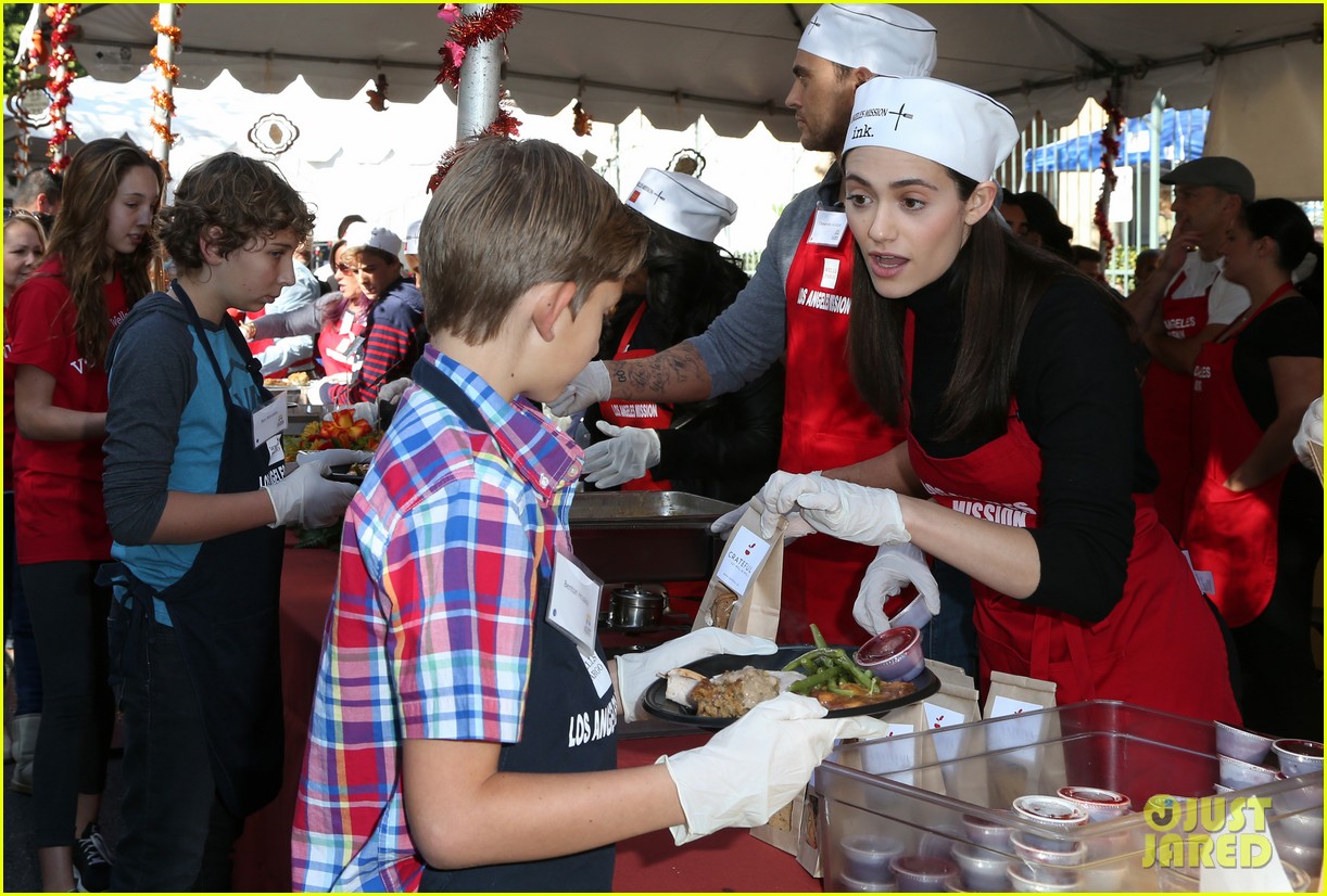 Emmy Rossum Serves Up Thanksgiving Meals to the Homeless : Photo ...