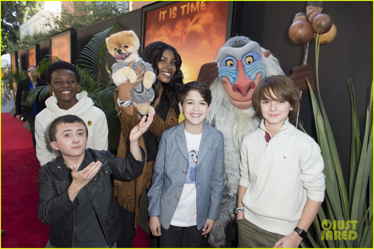 Photo: sarah hyland ariel winter others lion guard premiere 27 | Photo ...