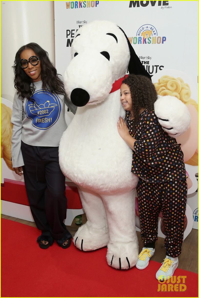 Naomi Watts & Liev Schreiber Bring Their Boys to 'The Peanuts Movie ...