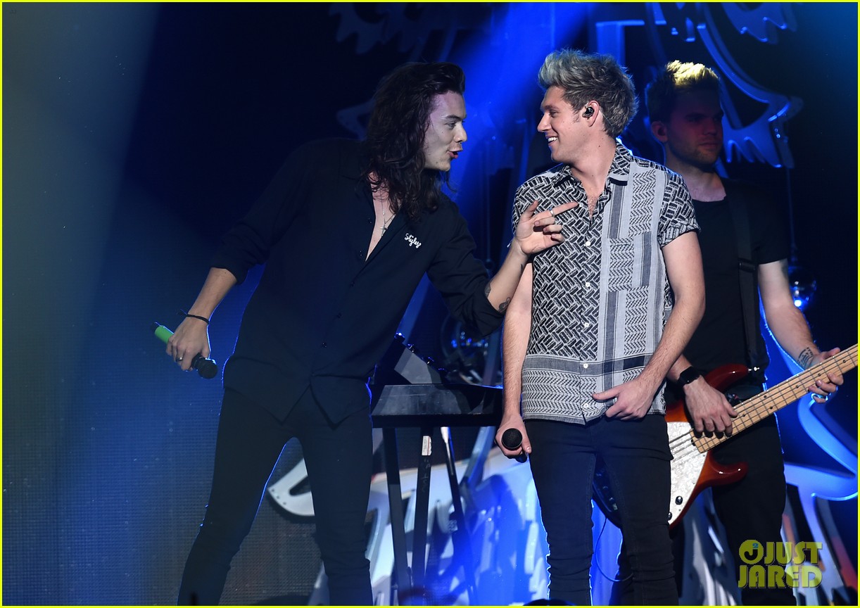 One Direction & 5 Seconds of Summer Heat Up Jingle Ball LA 2015: Photo ...
