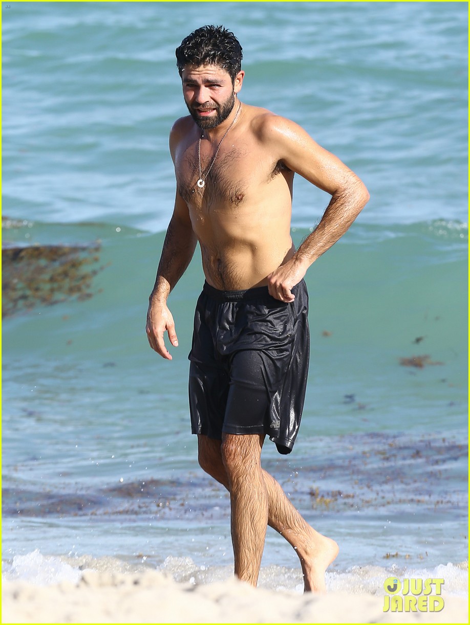 Adrian Grenier Shows Off Shirtless Beach Body in Miami: Photo 3520868 ...