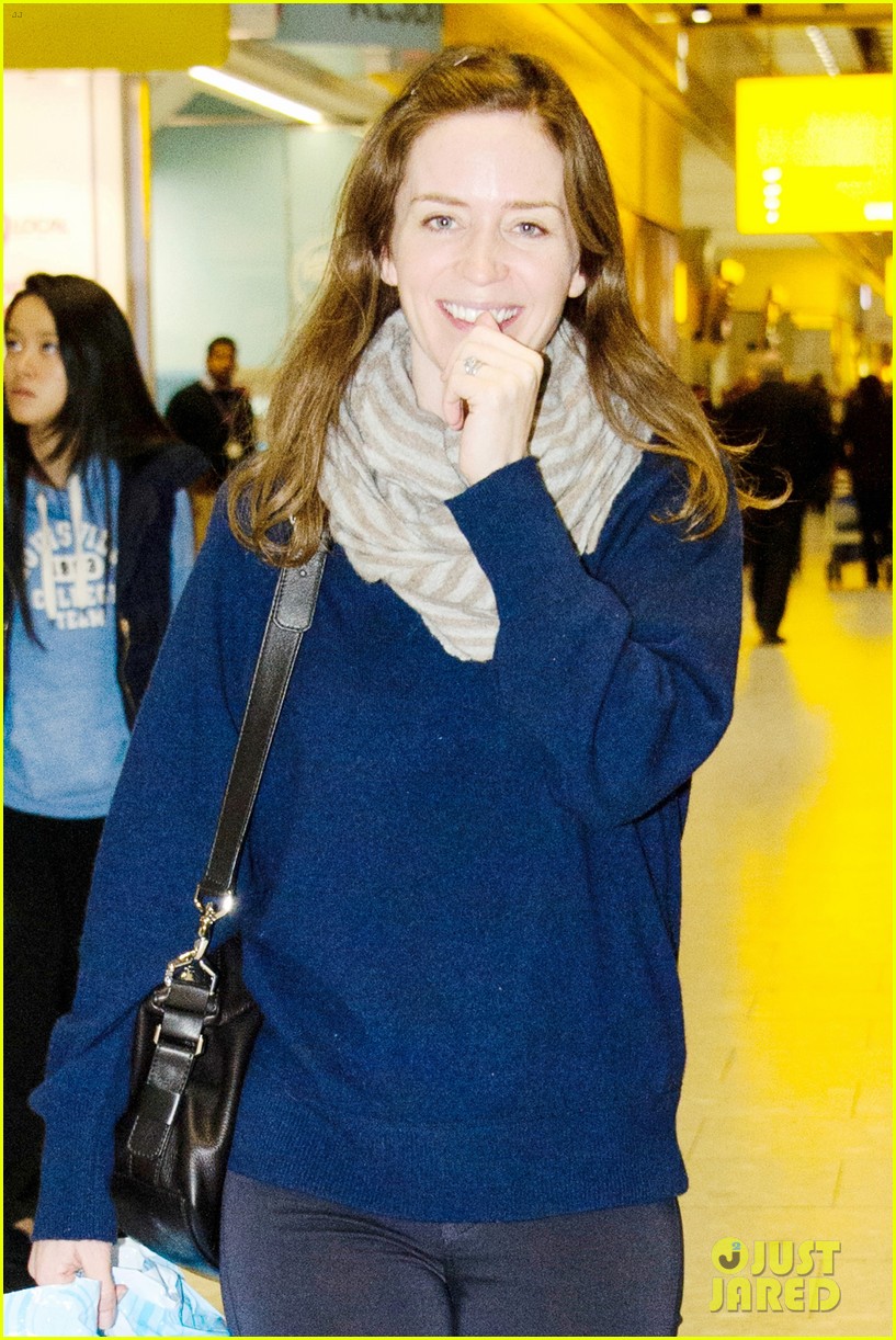 Emily Blunt's Dad Wears Reindeer Ears at the Airport!: Photo 3537782 ...