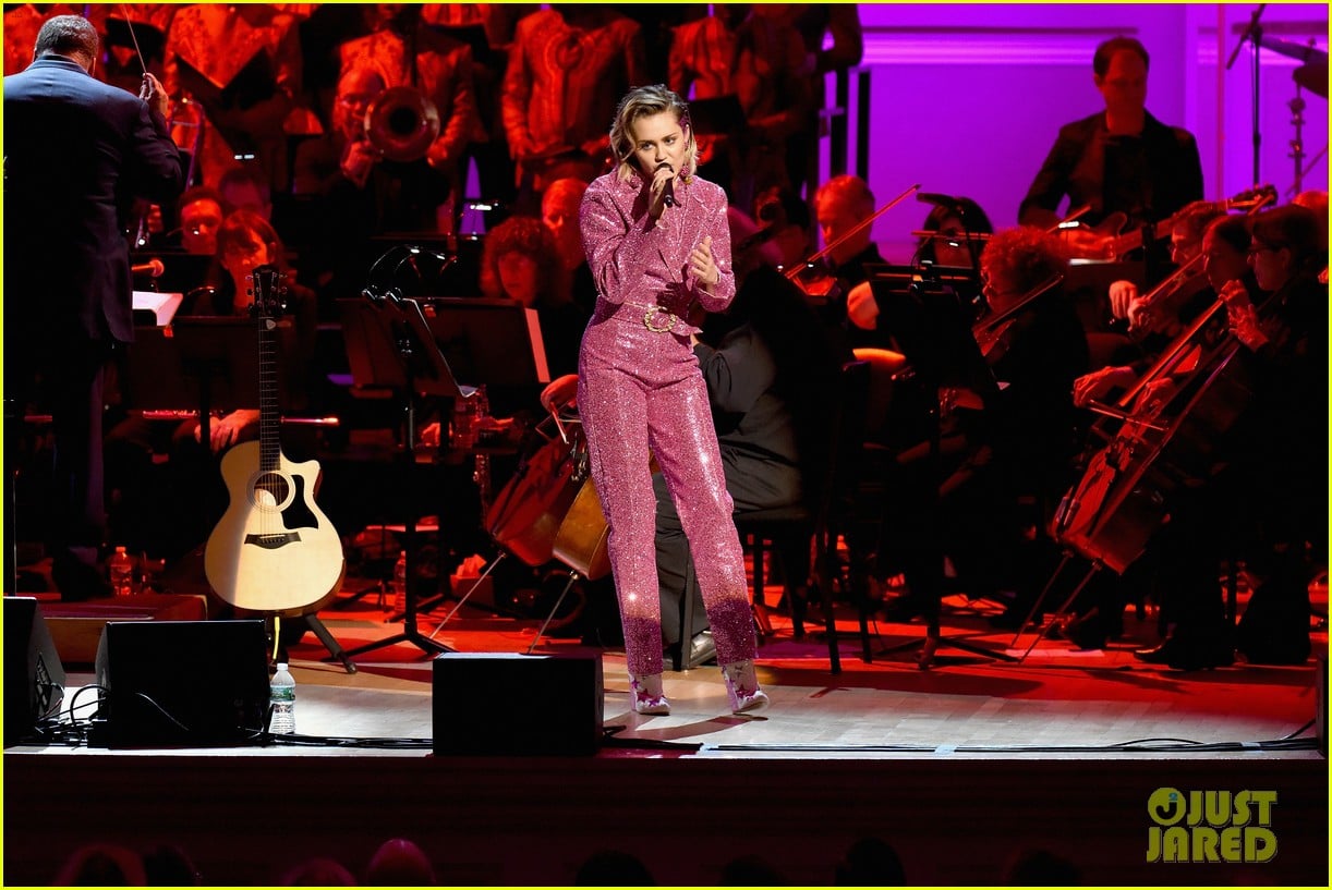 Miley Cyrus & Jessie J Sing 'One' with U2 at (RED) Concert!: Photo ...