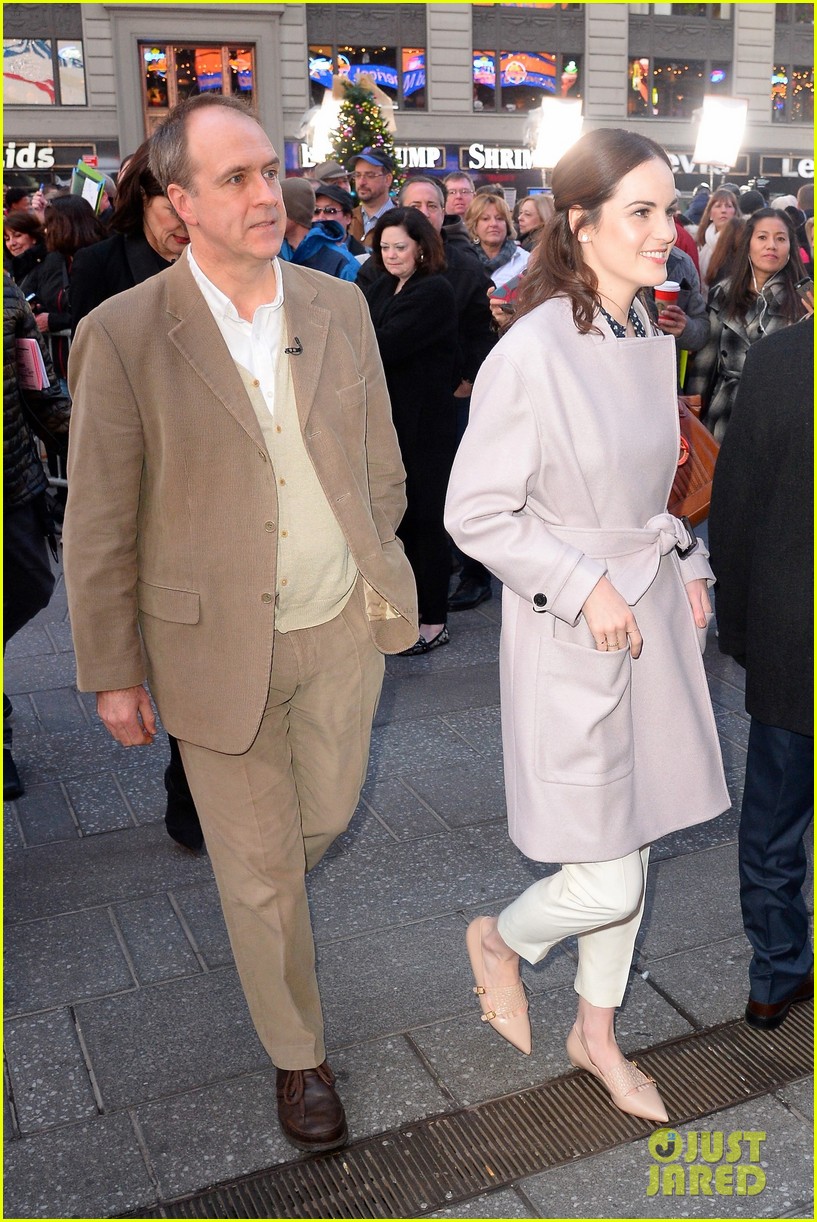 Michelle Dockery, Elizabeth McGovern, & 'Downton Abbey' Cast Premiere ...