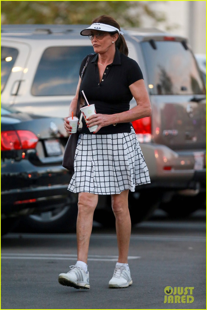 Caitlyn & Kris Jenner Clash at Kylie's 18th Birthday Dinner - Watch Now ...