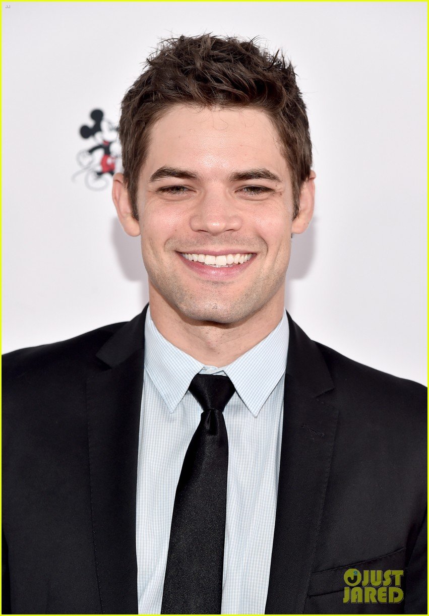 Listen to Jeremy Jordan Sing Epic Disney Song Medley!: Photo 3525494 ...