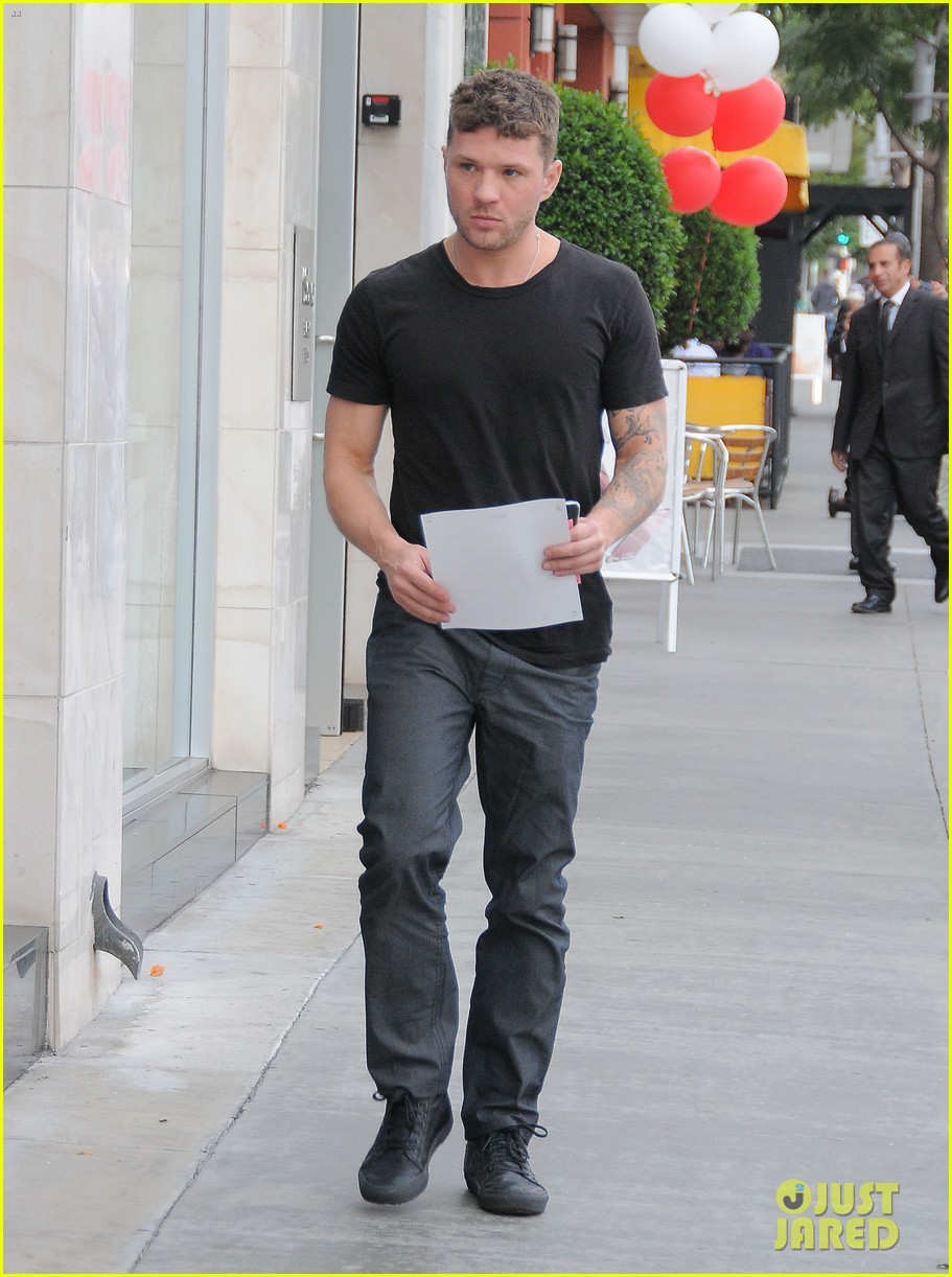Ryan Phillippe Takes a Trip to Aspen for the First Time!: Photo 3529544 ...
