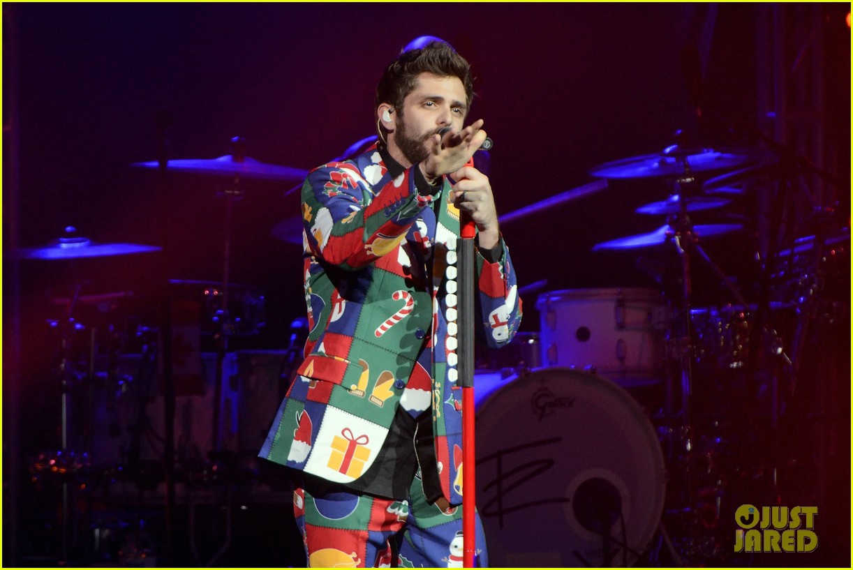 Thomas Rhett's Concert Outfit Is a Big Christmas Explosion!: Photo ...