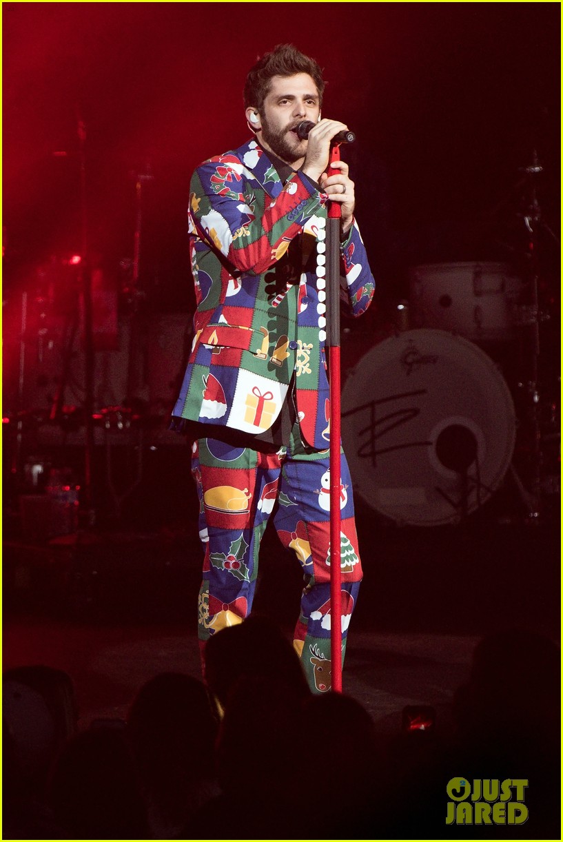 Thomas Rhett's Concert Outfit Is a Big Christmas Explosion!: Photo ...