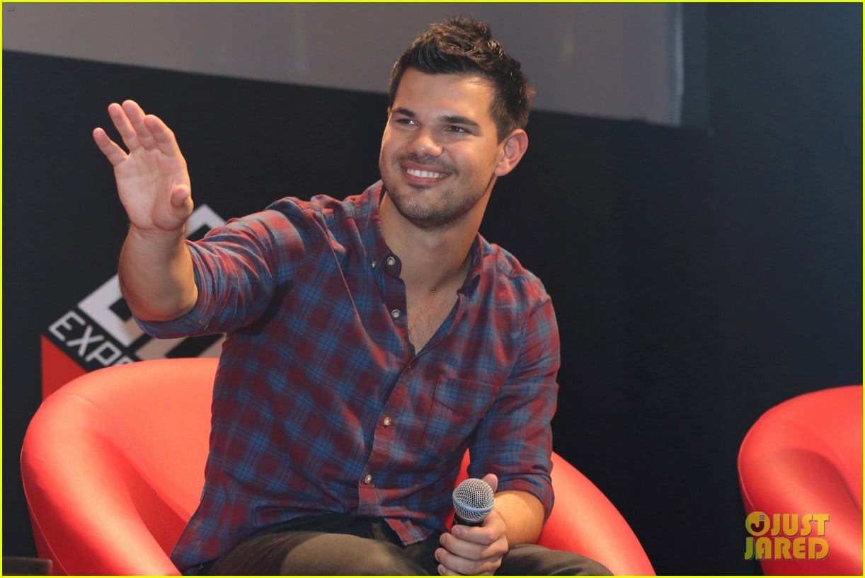 Terry Crews Shows Off Ripped Torso at Comic Con in Brazil: Photo ...