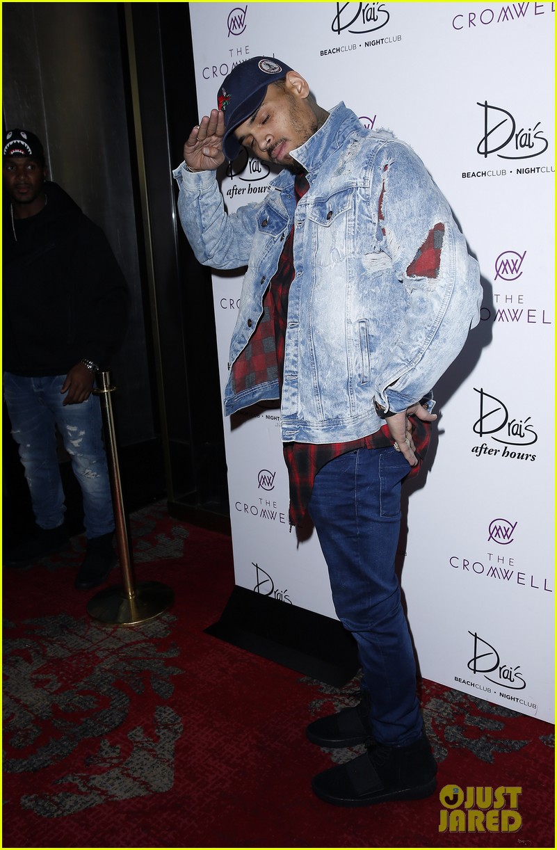 Chris Brown Kicks Off 2016 with Shirtless Vegas Performance: Photo ...