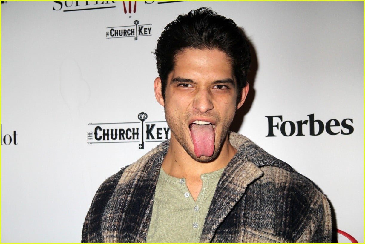 Austin Butler & Tyler Posey Rock Canadian Accents in First 'Yoga Hosers ...