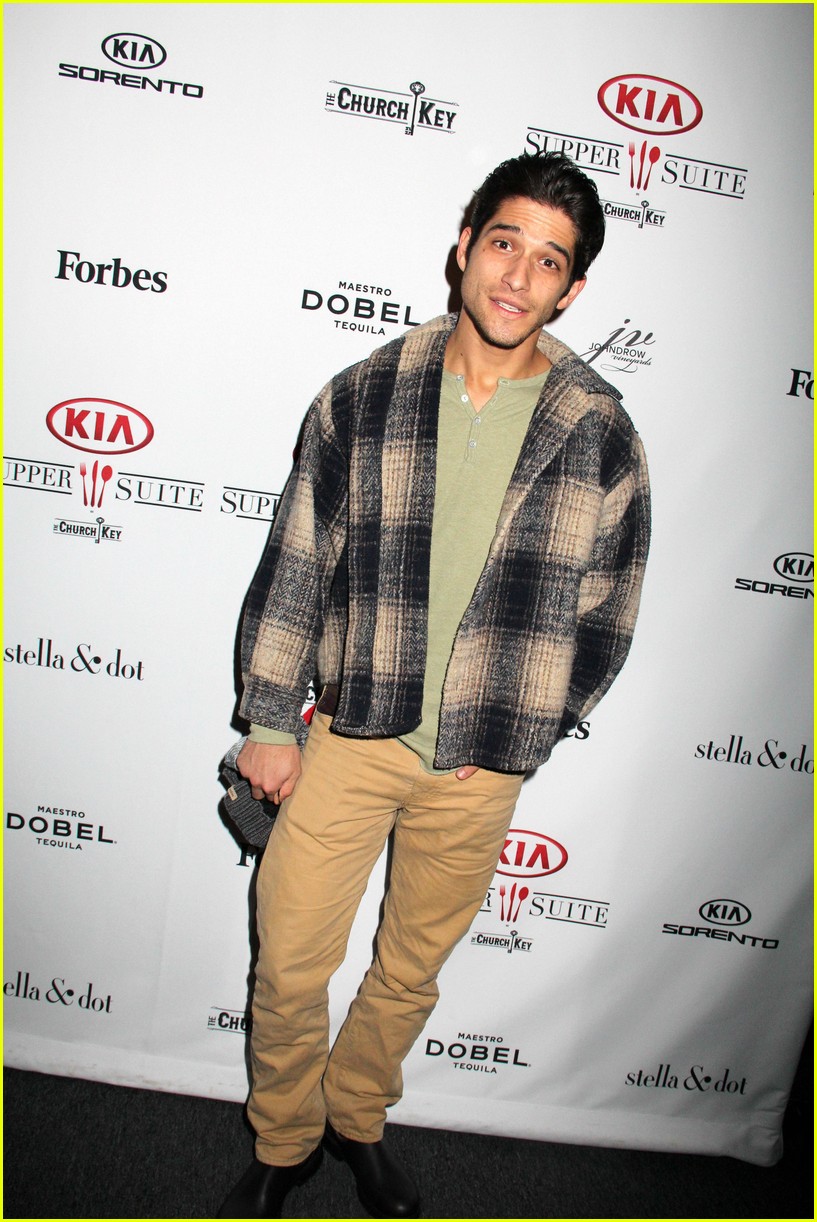 Austin Butler & Tyler Posey Rock Canadian Accents in First 'Yoga Hosers ...