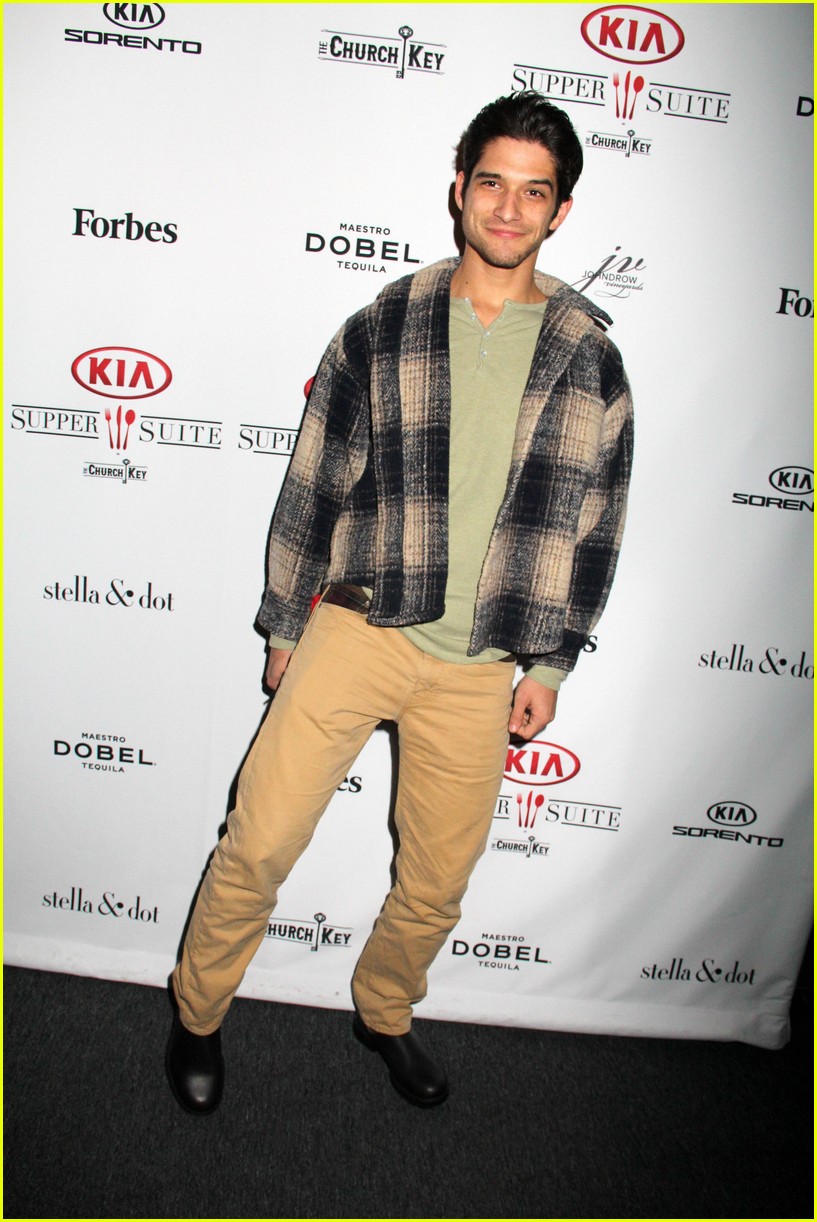 Austin Butler & Tyler Posey Rock Canadian Accents in First 'Yoga Hosers ...