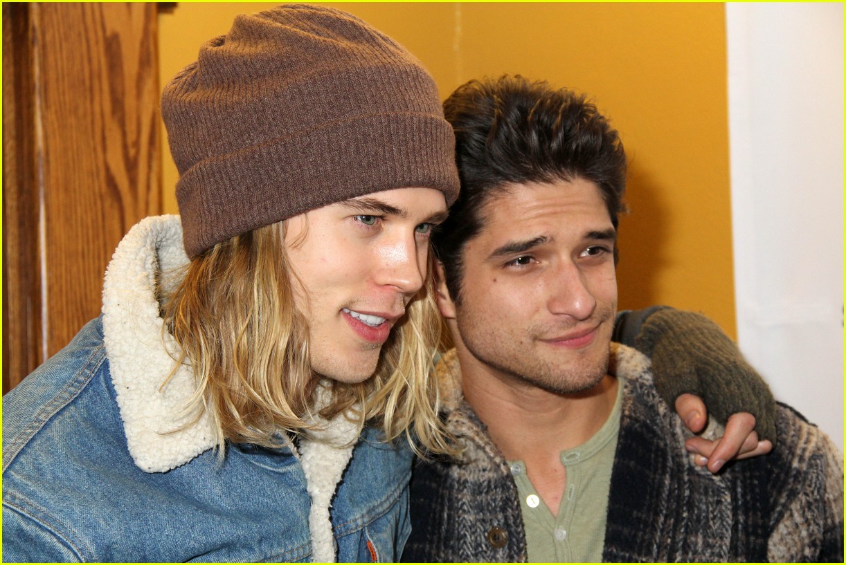 Austin Butler & Tyler Posey Rock Canadian Accents in First 'Yoga Hosers ...