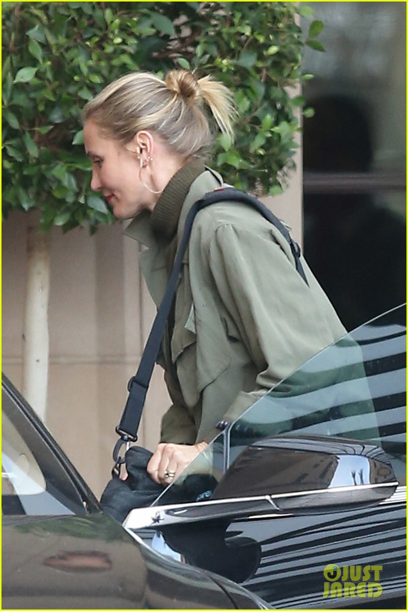 Cameron Diaz Looks Fresh-Faced On Her New Book Cover!: Photo 3552951 ...