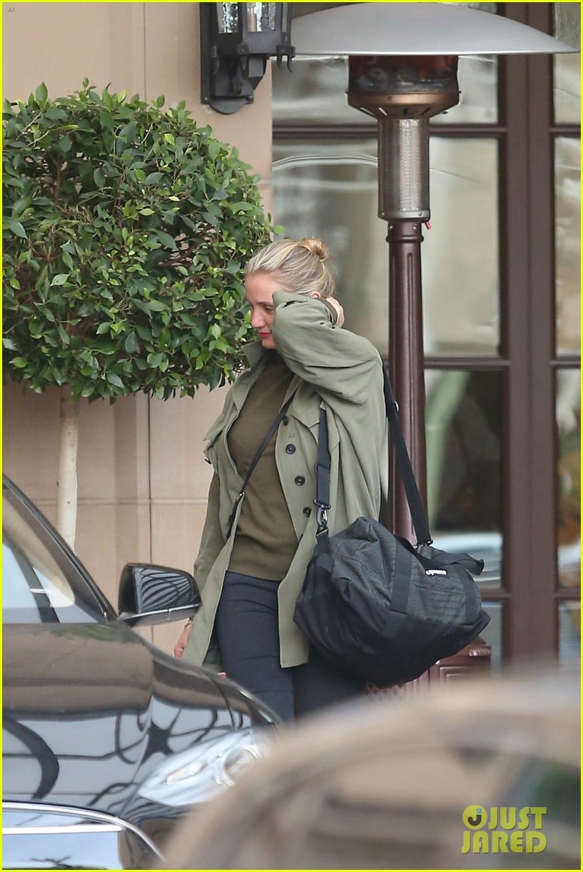 Cameron Diaz Looks Fresh-Faced On Her New Book Cover!: Photo 3552959 ...