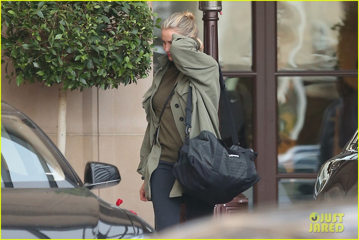 Cameron Diaz Looks Fresh-Faced On Her New Book Cover!: Photo 3552967 ...