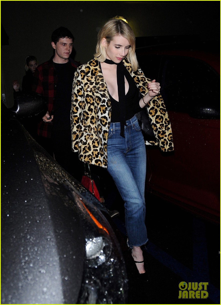 Emma Roberts Grabs Dinner With Evan Peters After 'Scream Queens' Wins ...