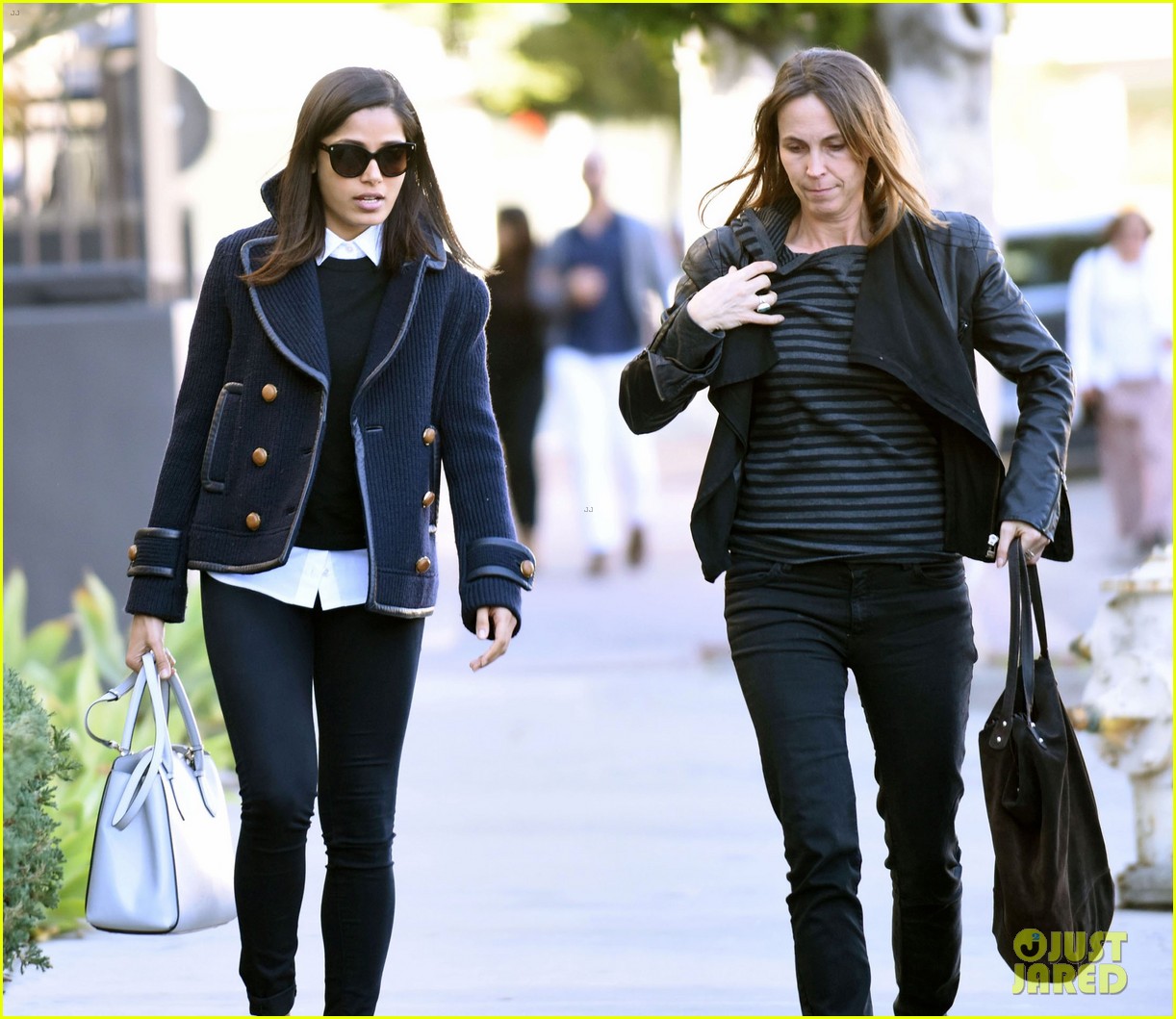 Freida Pinto Jets Off to Snowy Paradise for Fun Weekend: Photo 3554354 ...