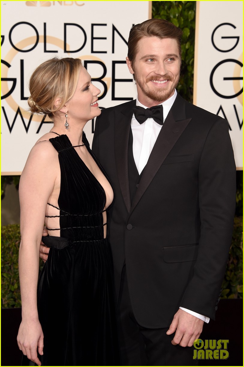 Kirsten Dunst Flaunts Major Cleavage at Golden Globes 2016 With Garrett ...