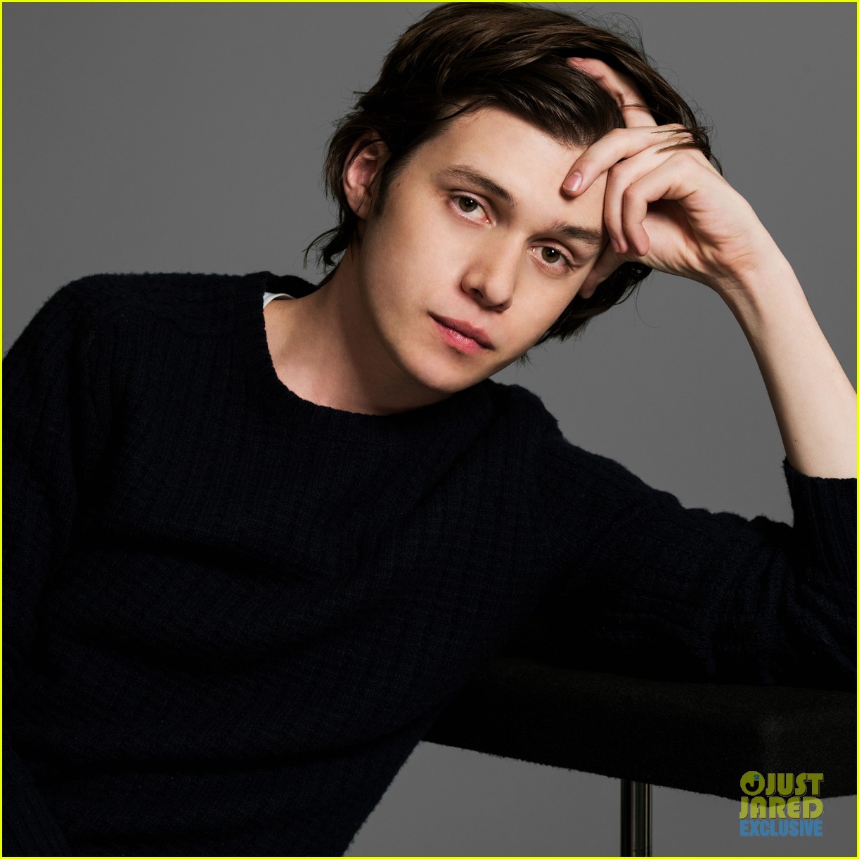 Maika Monroe & Nick Robinson Pose for JJ's '5th Wave' Portrait Session ...
