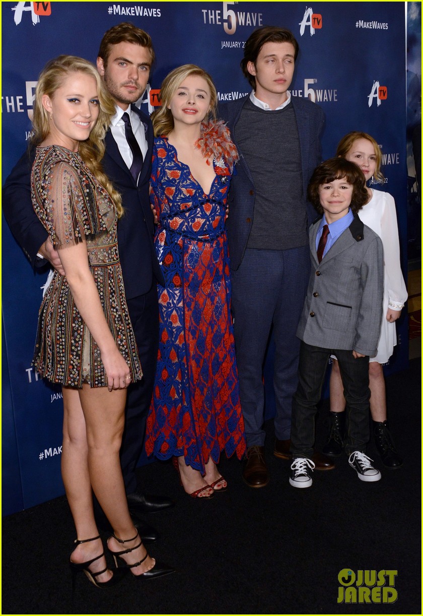 Chloe Moretz Gives Awesomeness TV Fans a First Look at 'The 5th Wave ...