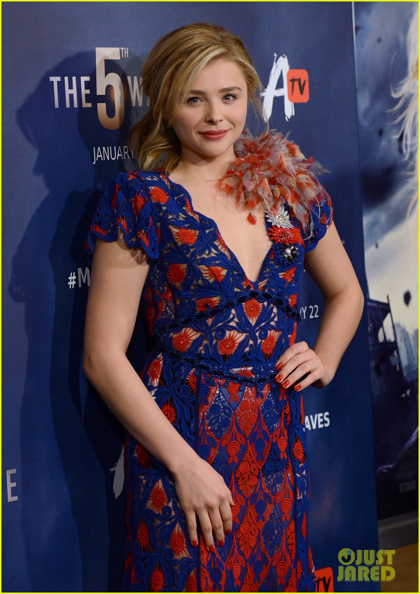 Chloe Moretz Gives Awesomeness TV Fans a First Look at 'The 5th Wave ...