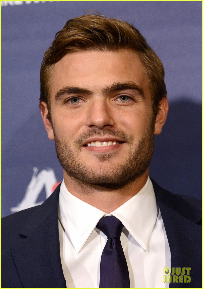 Chloe Moretz Gives Awesomeness TV Fans a First Look at 'The 5th Wave ...