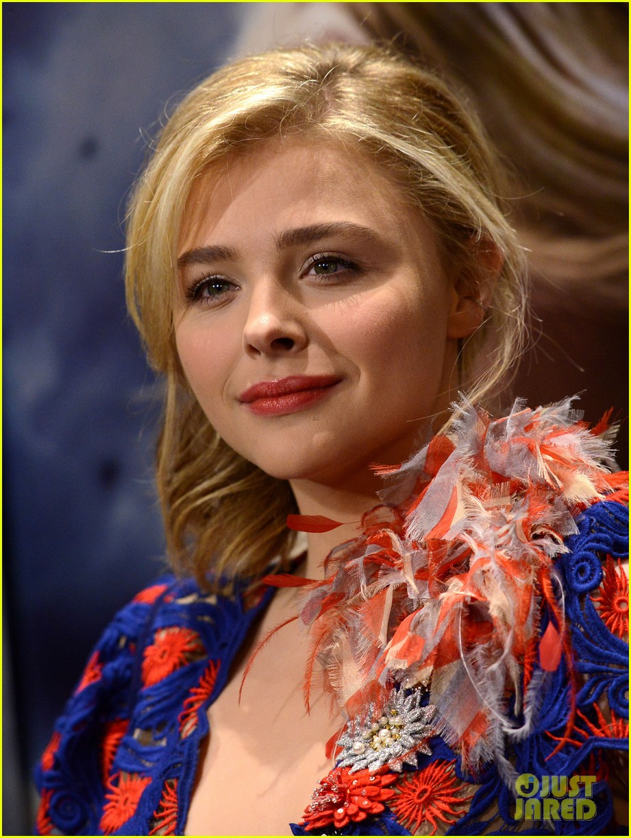 Chloe Moretz Gives Awesomeness TV Fans a First Look at 'The 5th Wave ...