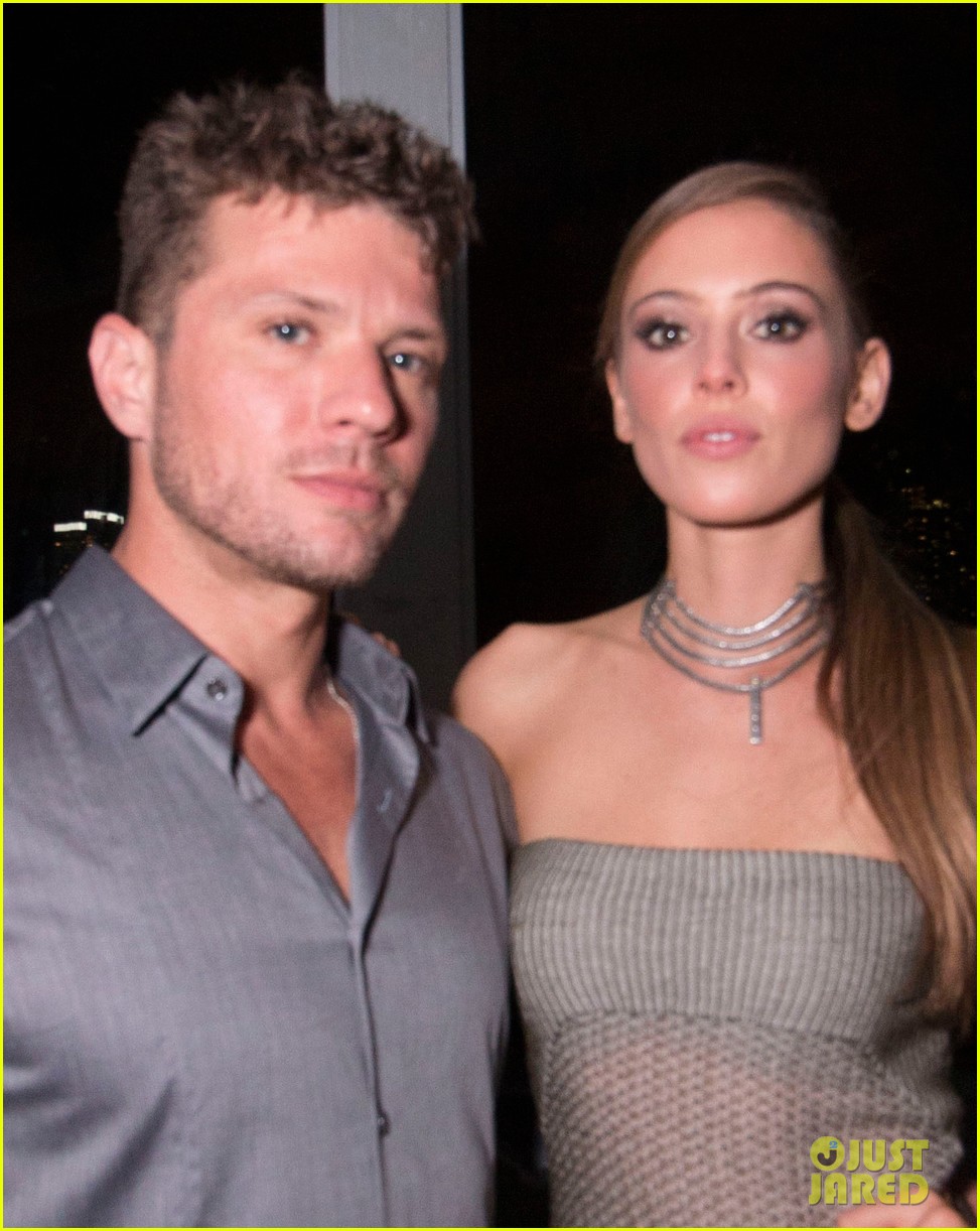 Ryan Phillippe S Fiancee Paulina Slagter Shows Off Engagement Ring
