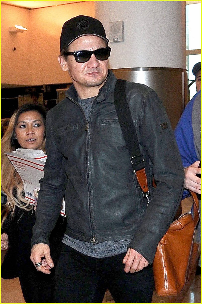 Jeremy Renner Thanks Fans for 'All the Birthday Love': Photo 3547515 ...