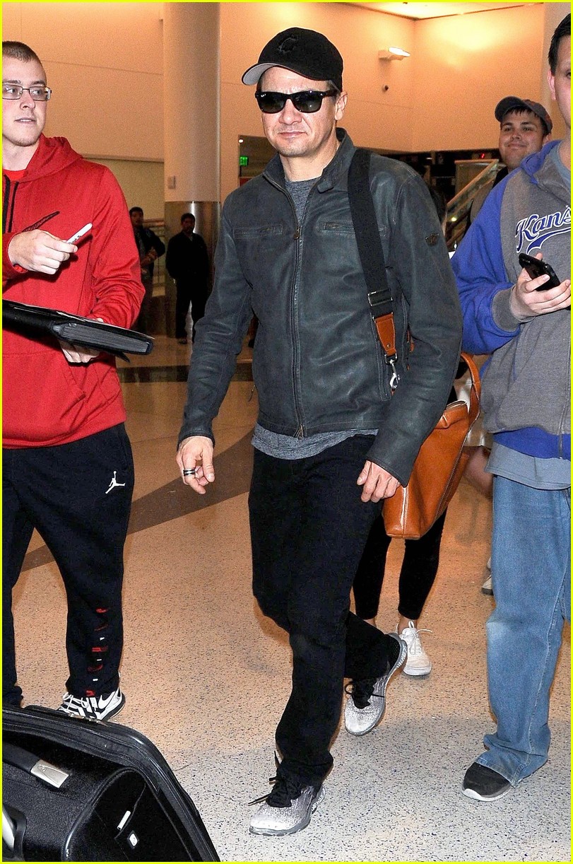 Jeremy Renner Thanks Fans for 'All the Birthday Love': Photo 3547519 ...