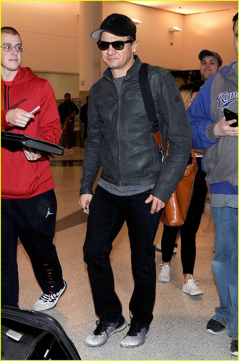 Jeremy Renner Thanks Fans for 'All the Birthday Love': Photo 3547520 ...