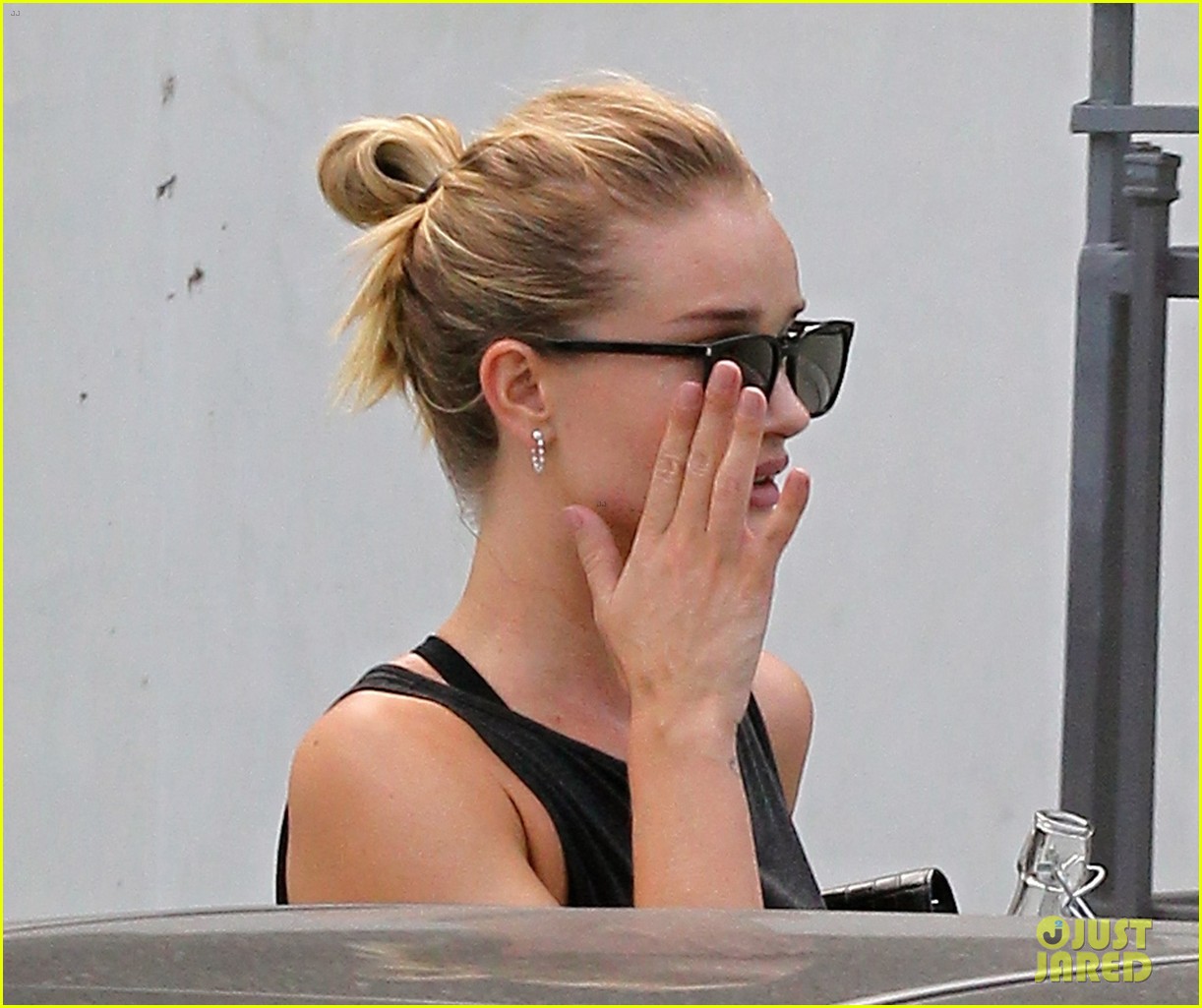 Rosie Huntington-Whiteley is Excited to Be in Las Vegas!: Photo 3556868 ...
